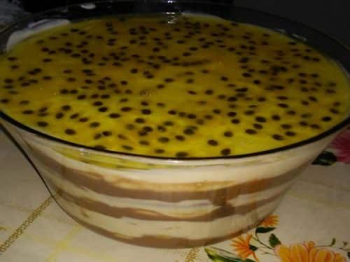 Pavê de Chocolate com Mousse de Maracujá