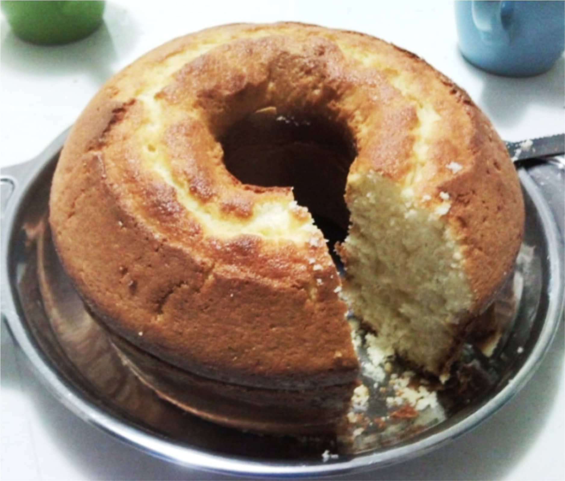 Aprenda um bolo simples, fofinho e delicioso para a hora do café