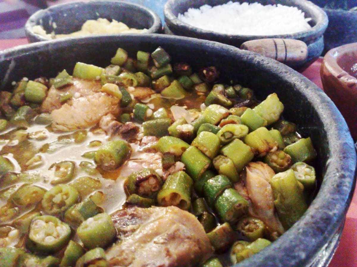 Frango com quiabo, um delicioso prato da culinária mineira para fazer ...
