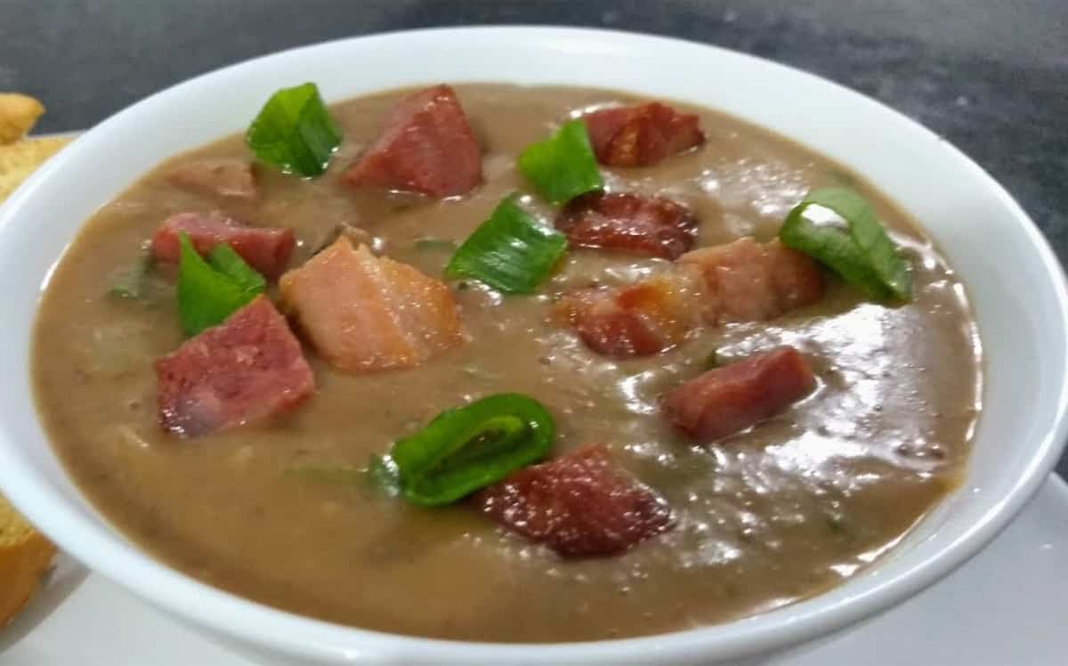 Caldo de feijão mineiro com linguiça e bacon fácil de fazer perfeito ...