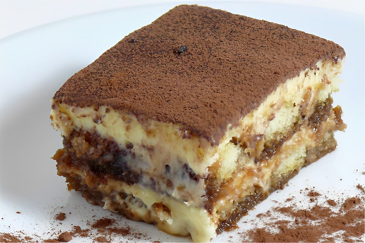 Pavê com bolacha champagne creme branco e chocolate simples e rápido de ...