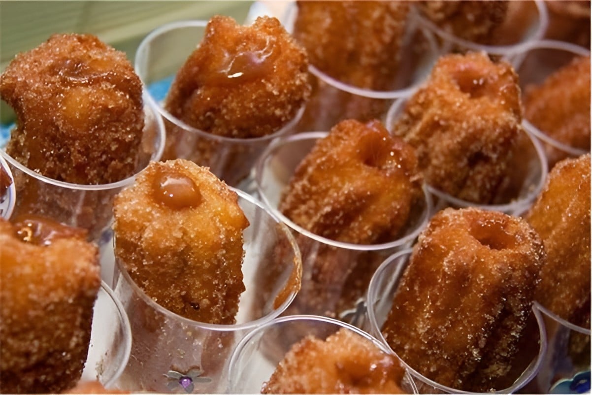 Churros caseiro recheado igual ao vendido na barraquinha uma delícia