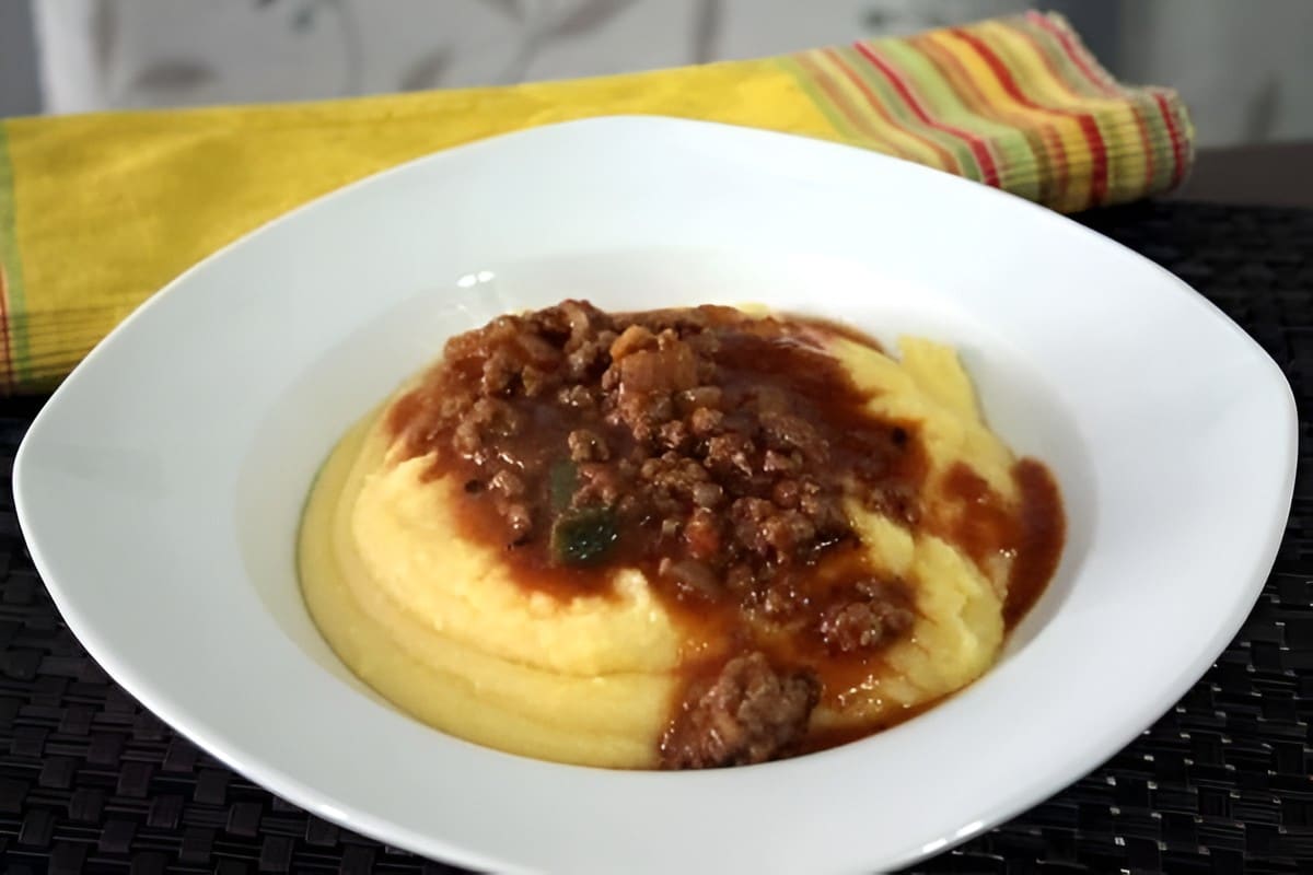 Polenta com carne moída essa receita eu aprendi com uma merendeira de ...