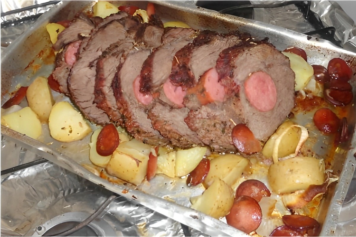 Alcatra recheada assada no forno um prato perfeito para o almoço de domingo