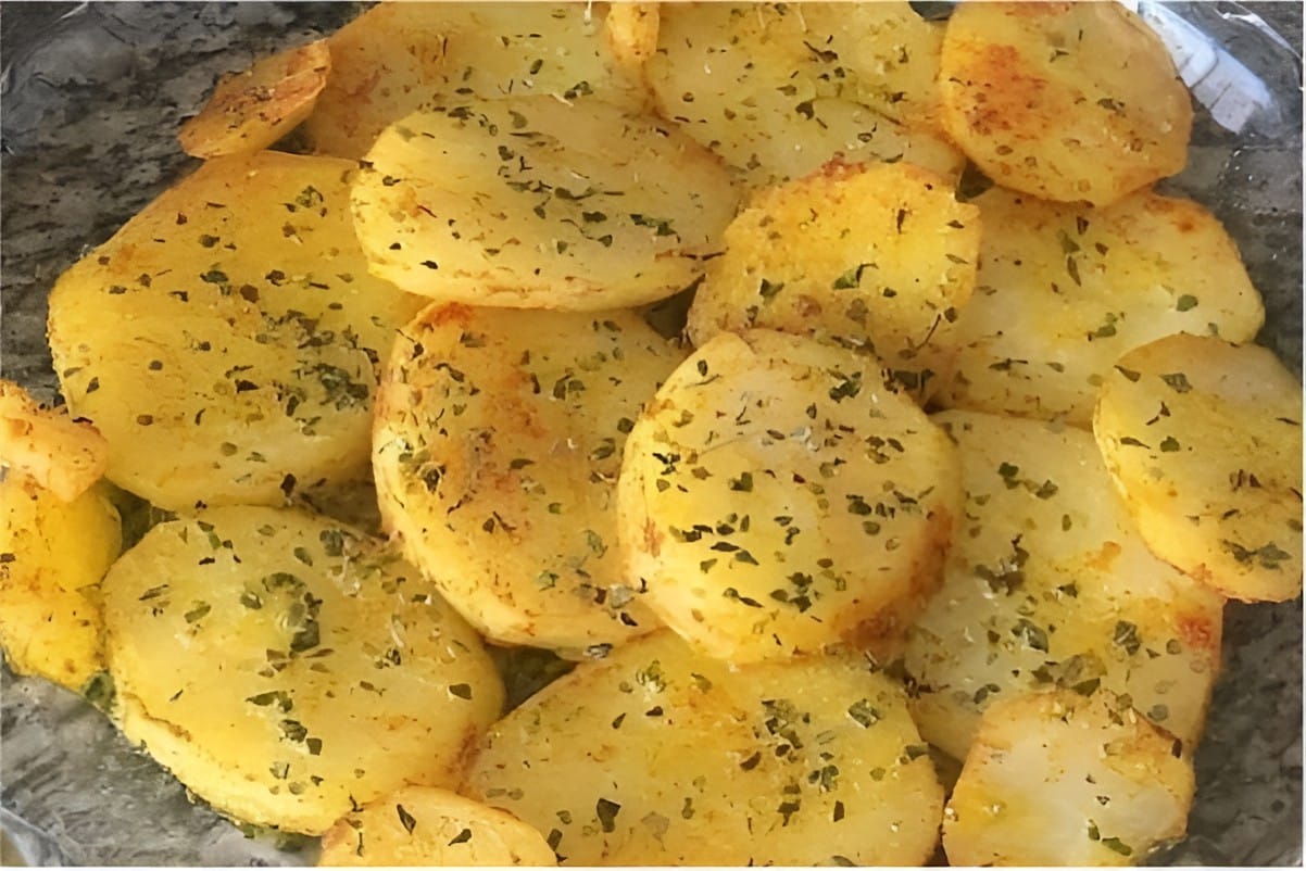 Batata assada no forno com ervas um acompanhamento diferente para o dia ...