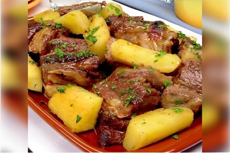 Costelinha suína assada com mandioca receita prática e saborosa