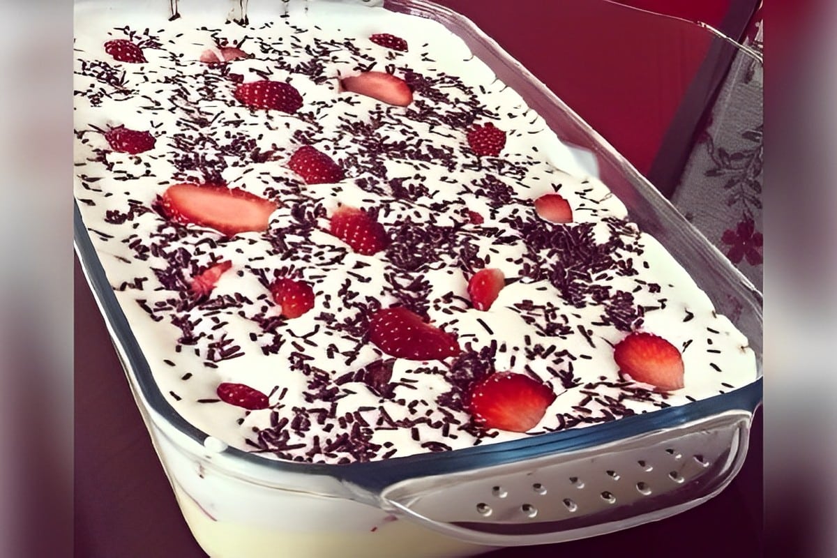 Sobremesa de morango com chocolate uma sobremesa fácil e deliciosa