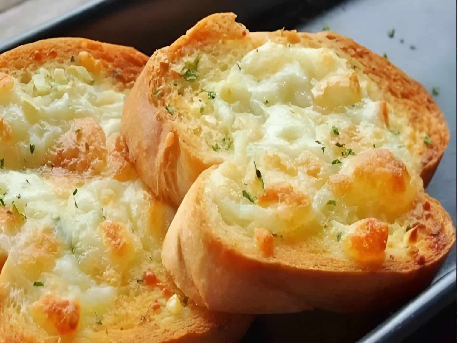 Torrada de alho com queijo assada no forno ou na Airfryer