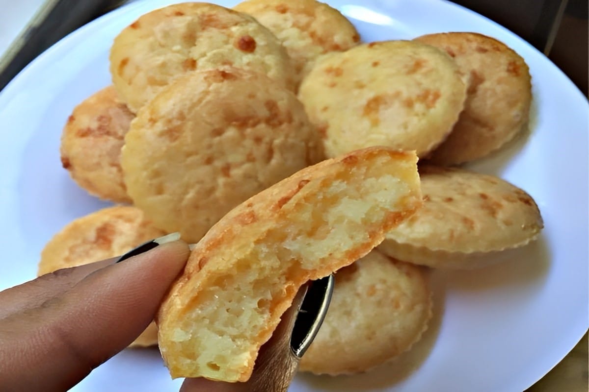 Biscoitinho de tapioca com parmesão muito fácil é só misturar os ...