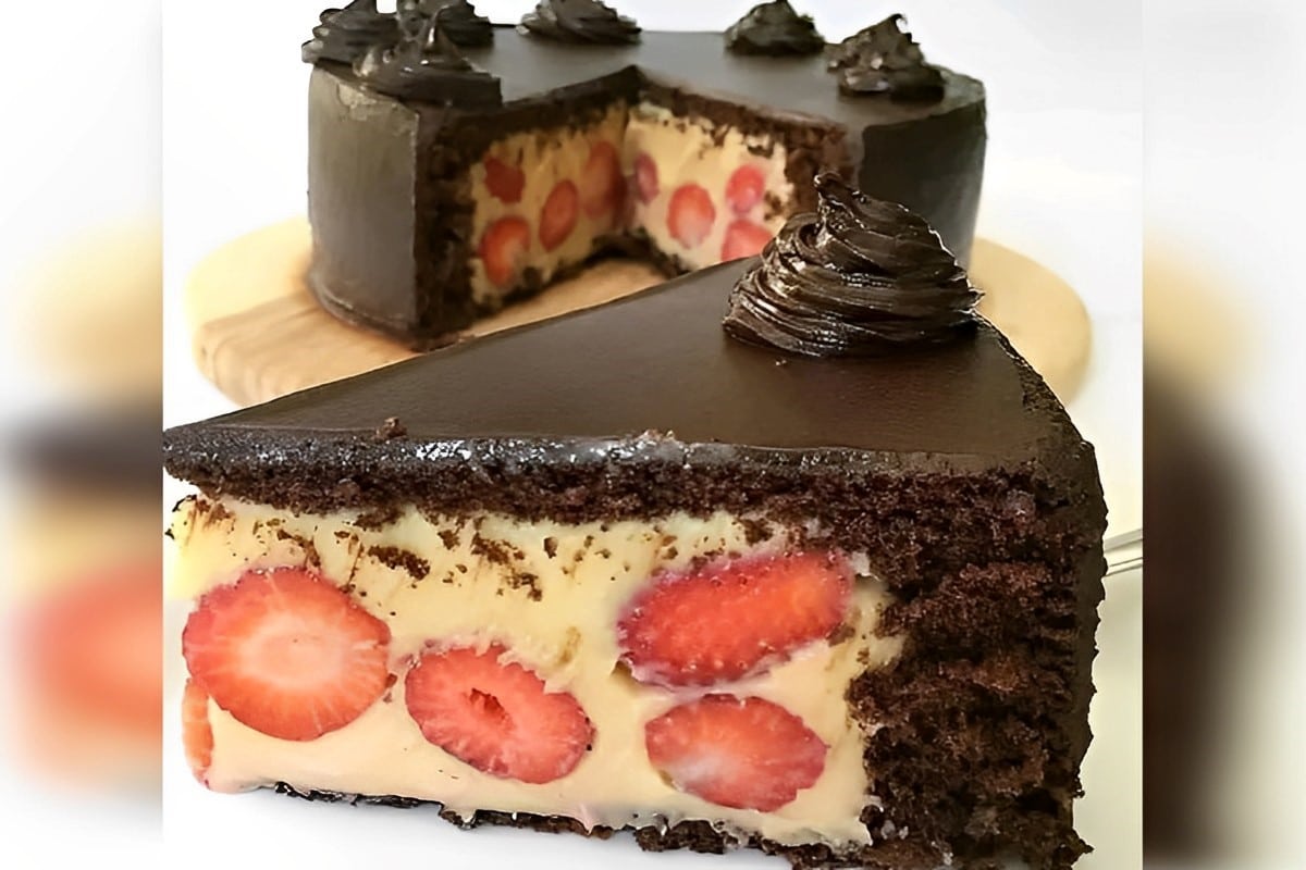 Bolo bombom de morango com recheio especial e morangos muito fácil de ...