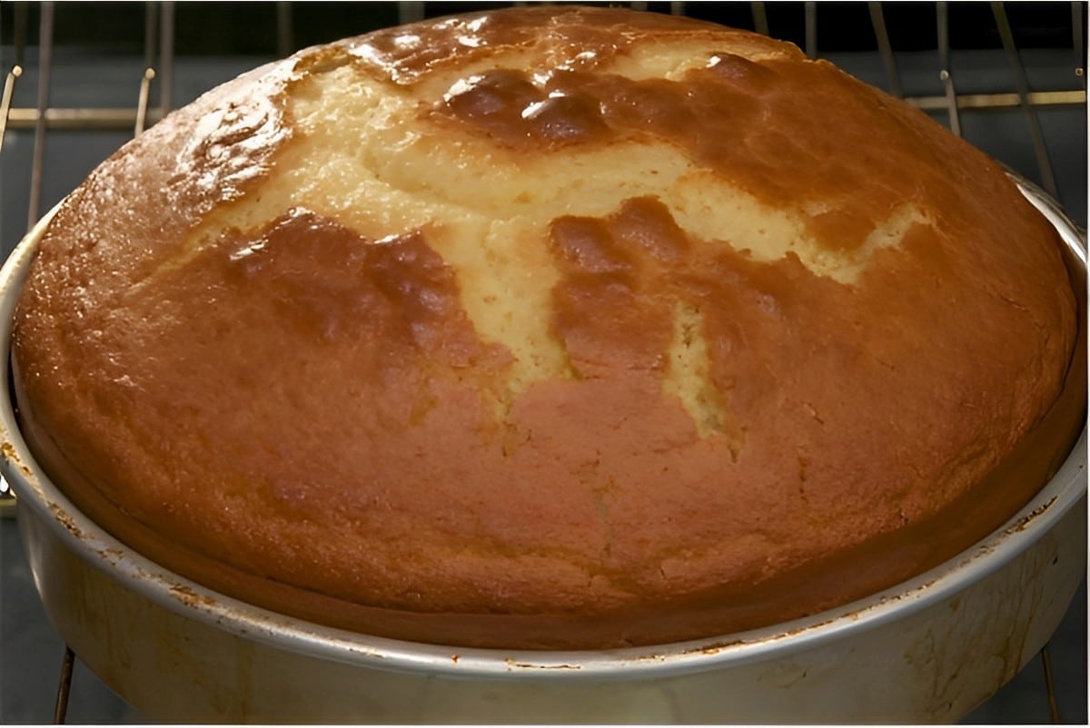 Bolo de água um bolo fofinho e barato feito com ingredientes que você ...