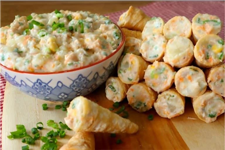 Canudinhos recheados com atum uma entrada fácil e deliciosa