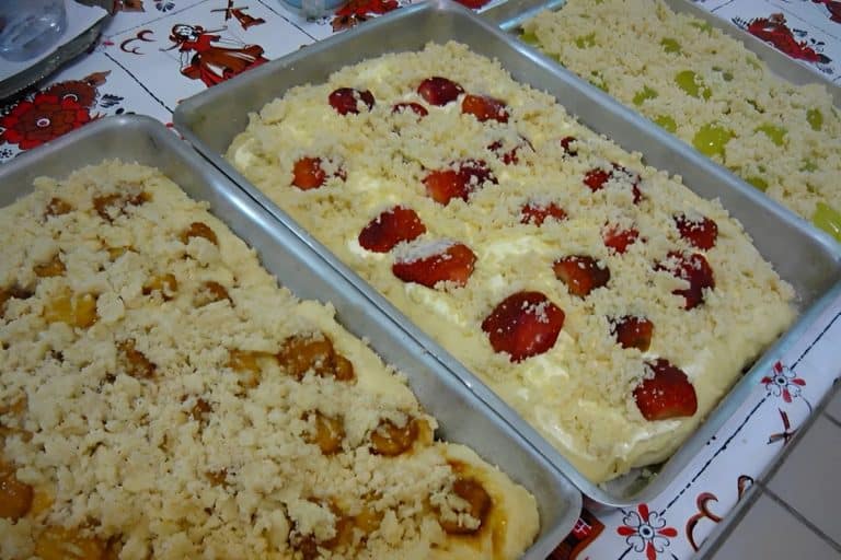 Cuca alemã tradicional com farofa doce maravilhosa para fazer na sua casa