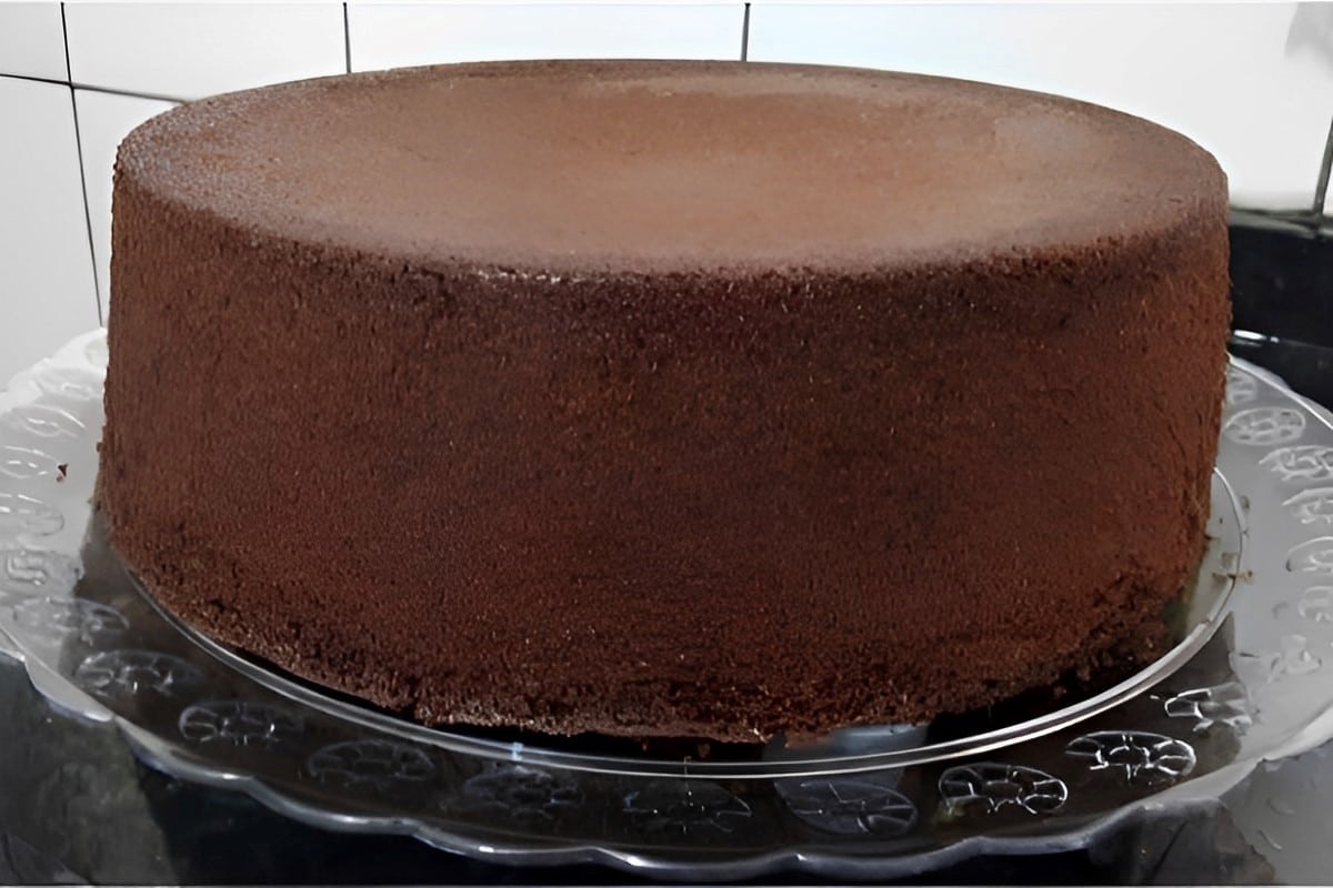 Bolo pão de ló de chocolate para rechear e fazer bolos deliciosos