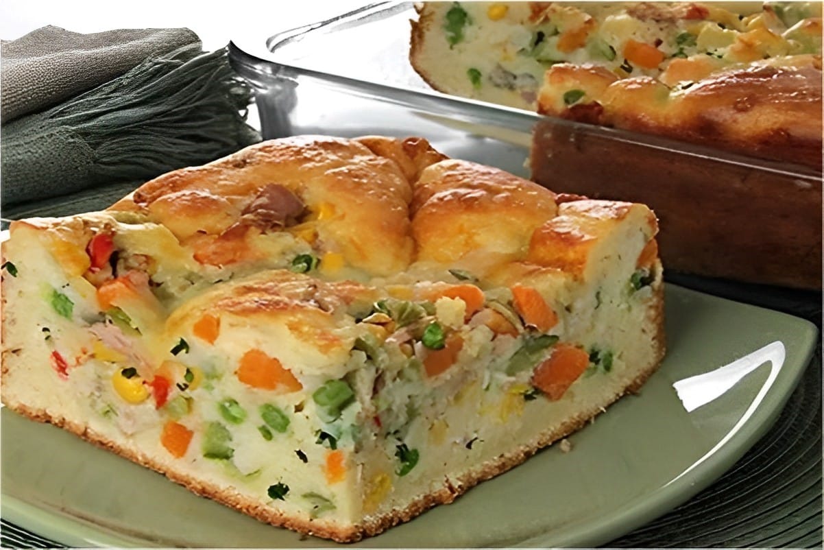 Torta de atum e legumes de liquidificador é só bater os ingredientes e ...