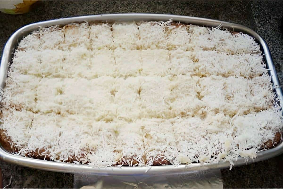 Bolo de coco gelado bem molhadinho uma delícia para lanche ou sobremesa