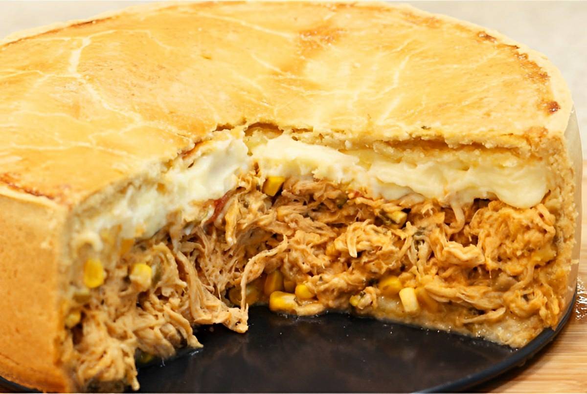 Empadão de frango cremoso com requeijão e muçarela uma delícia fácil de ...
