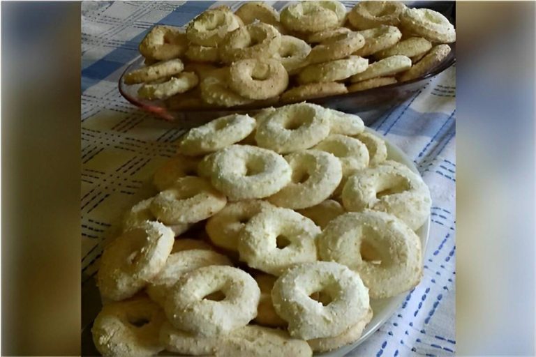 Rosca de coco um biscoitinho amanteigado delicioso que derrete na boca