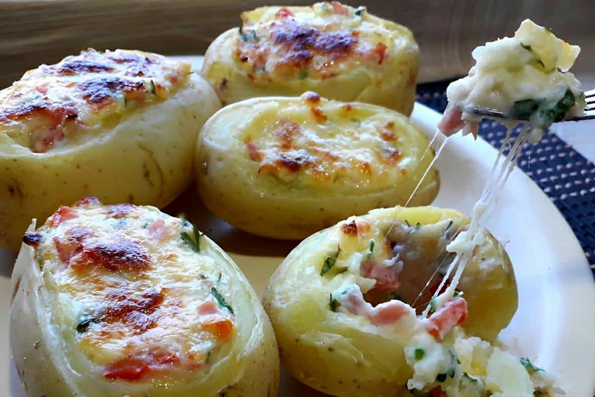 Batata recheada no forno um lanche fácil de fazer e delicioso para ...