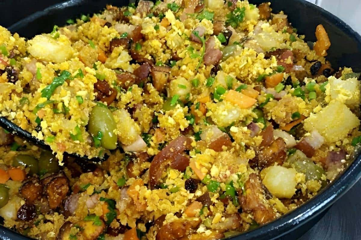 Farofa com frutas manteiga e bacon uma farofa úmida e deliciosa que é a ...