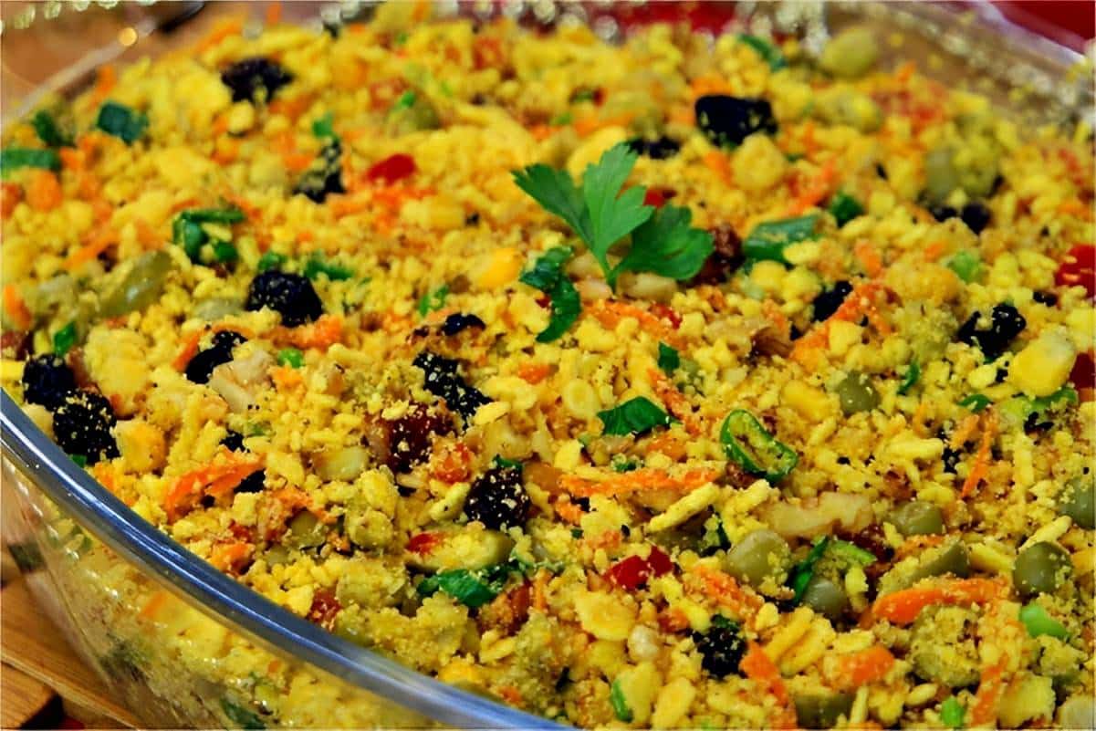 Farofa de natal com cenouras e passas bem úmida perfeita para ...