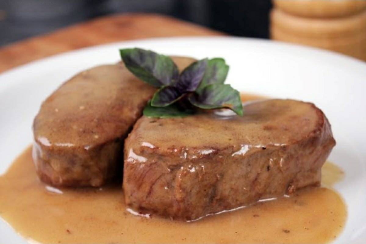 Filé ao molho madeira tradicional uma delícia requintada para seu ...