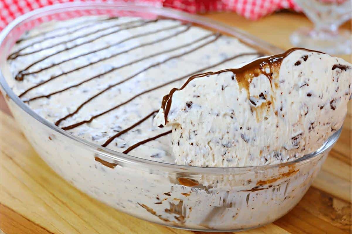 Sobremesa moça gelada na travessa com poucos ingredientes a novidade ...