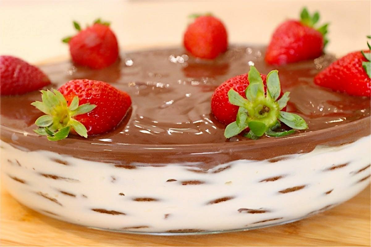 Pavê de morango para o natal uma sobremesa tradicional que faço todos ...