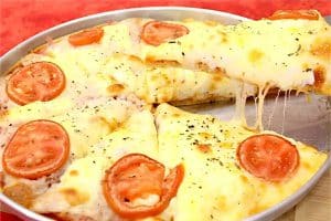 Pizza de tapioca a massa é deliciosa feita com tapioca fica levinha ...