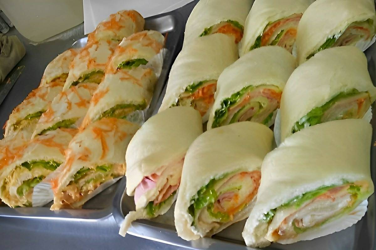 Sanduíche enrolado recheado com frios e alface uma delícia leve e saudável