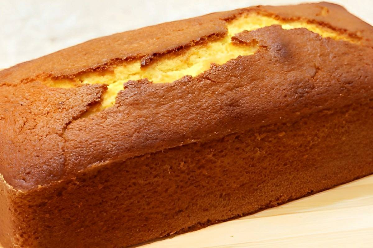 Bolo caseirinho tipo Pullman aquele que esfarela com o corte e derrete ...