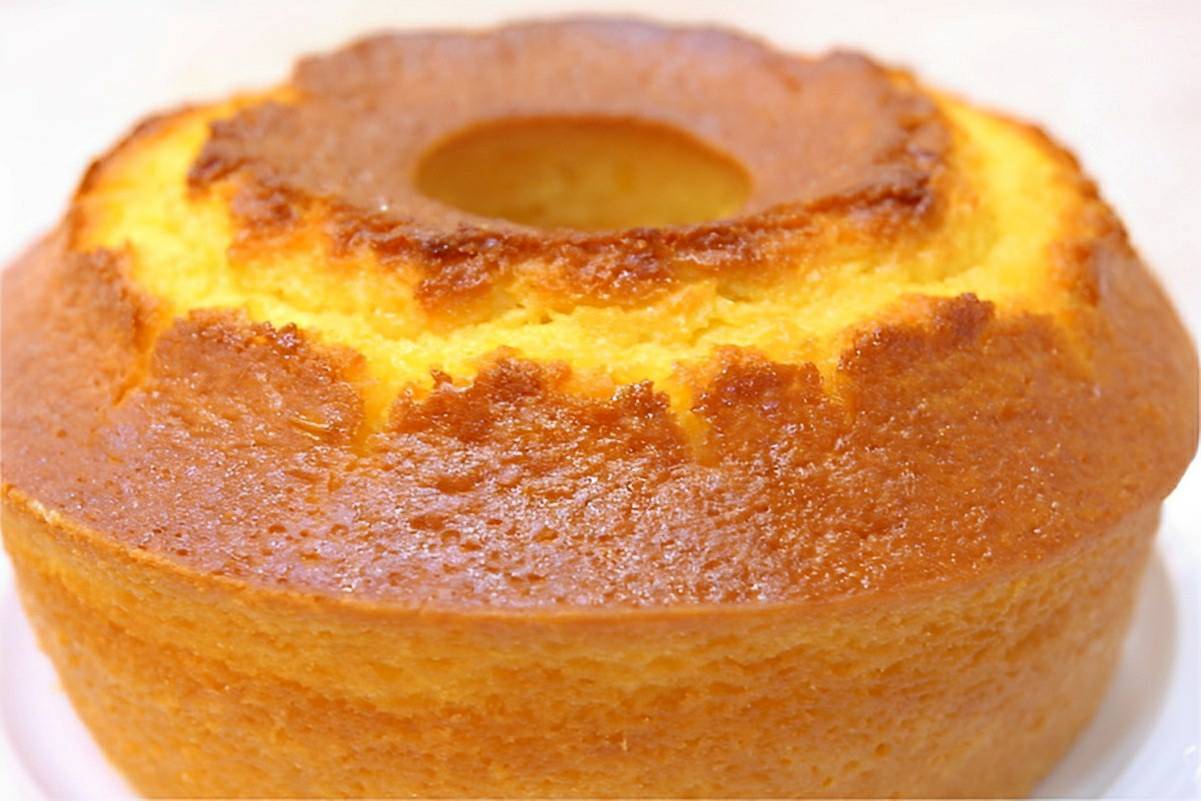 Bolo de laranja em 3 minutos fofinho e molhadinho feito com calda de ...