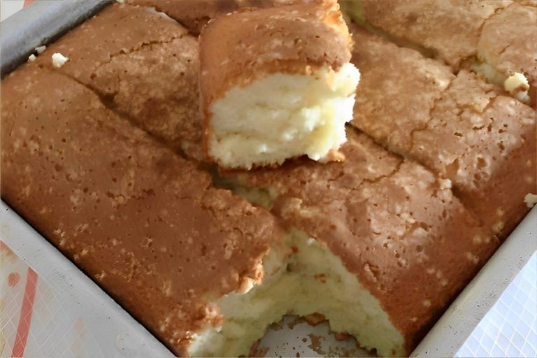 Bolo simples ou bolo de nada um bolinho da vovó delicioso para comer no ...