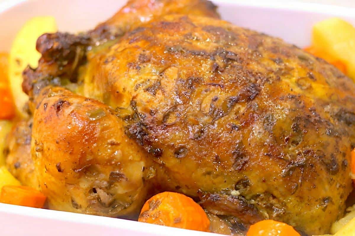 Frango assado de domingo simples e prático para você não perder a manhã ...