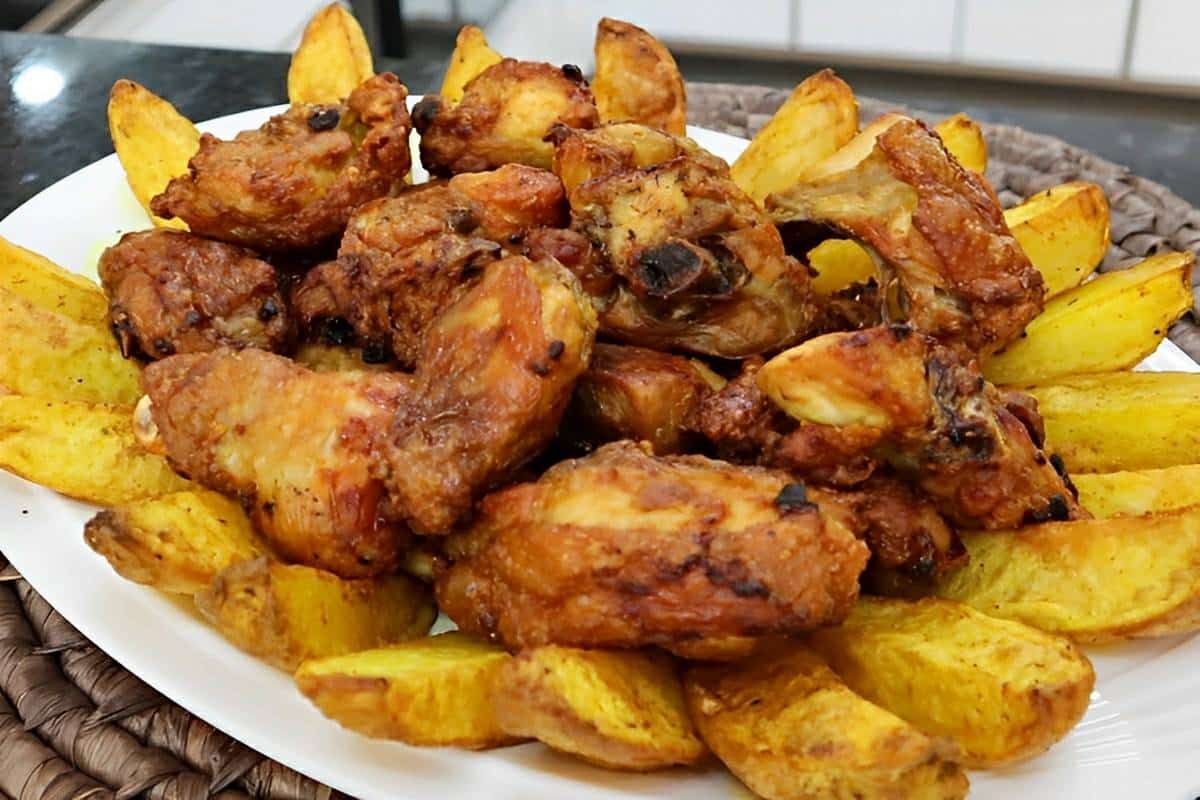 Frango com batatas na AirFryer crocante sequinho e fica pronto muito ...