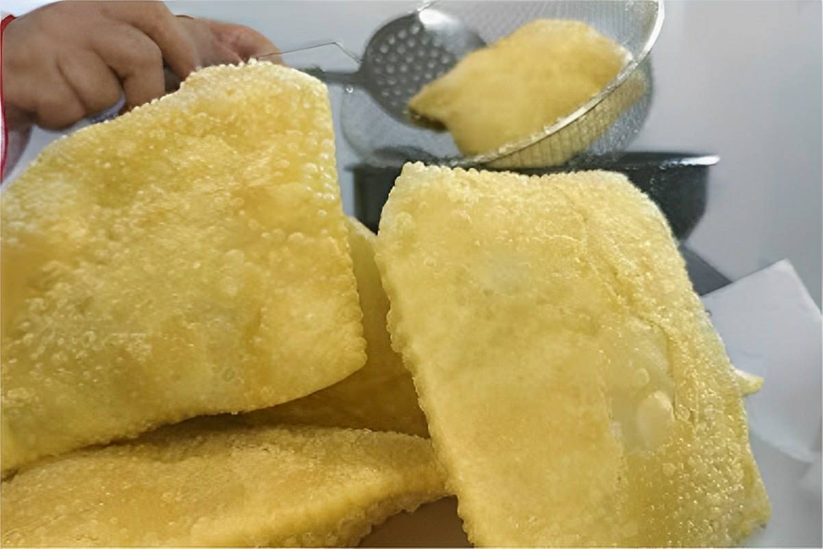 Pastel de feira fica igual ao vendido na feira receita que aprendi com ...