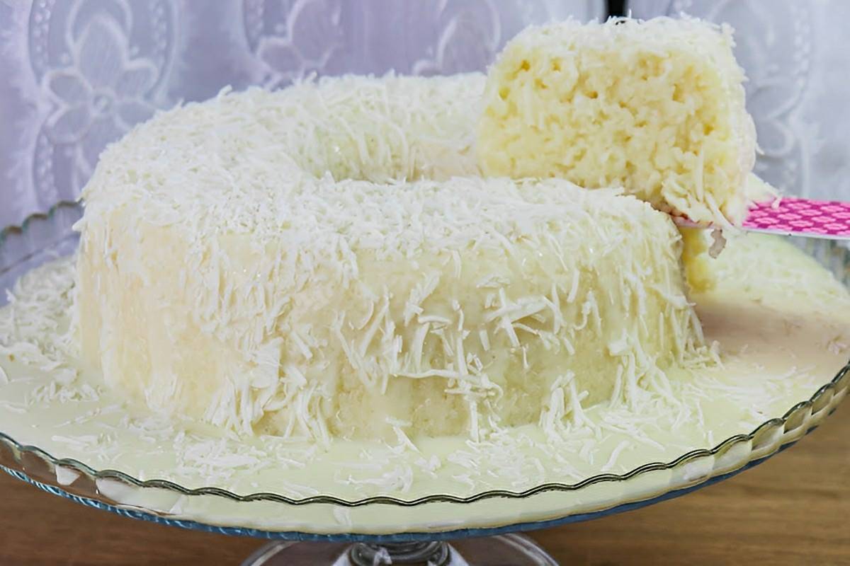 Bolo de tapioca com calda 4 leites não vai ao forno é simples e fica ...