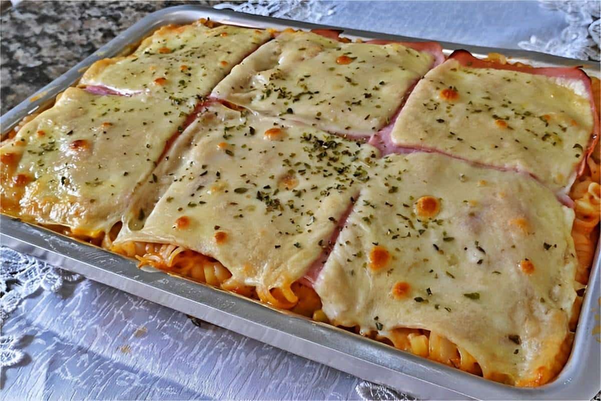 Macarrão de forno com presunto e queijo simples e fácil perfeito pro ...