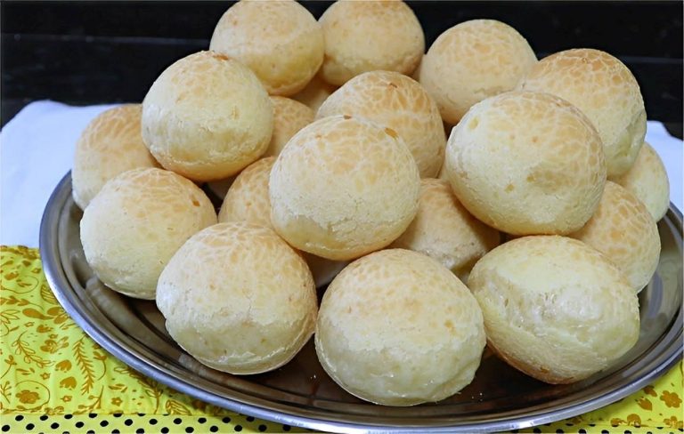 Pão de queijo mineiro fácil e delicioso perfeito para o seu café da ...