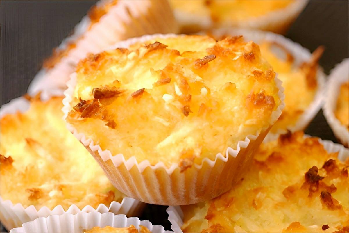 Queijadinha fácil a deliciosa mistura de coco ralado com queijo para a ...