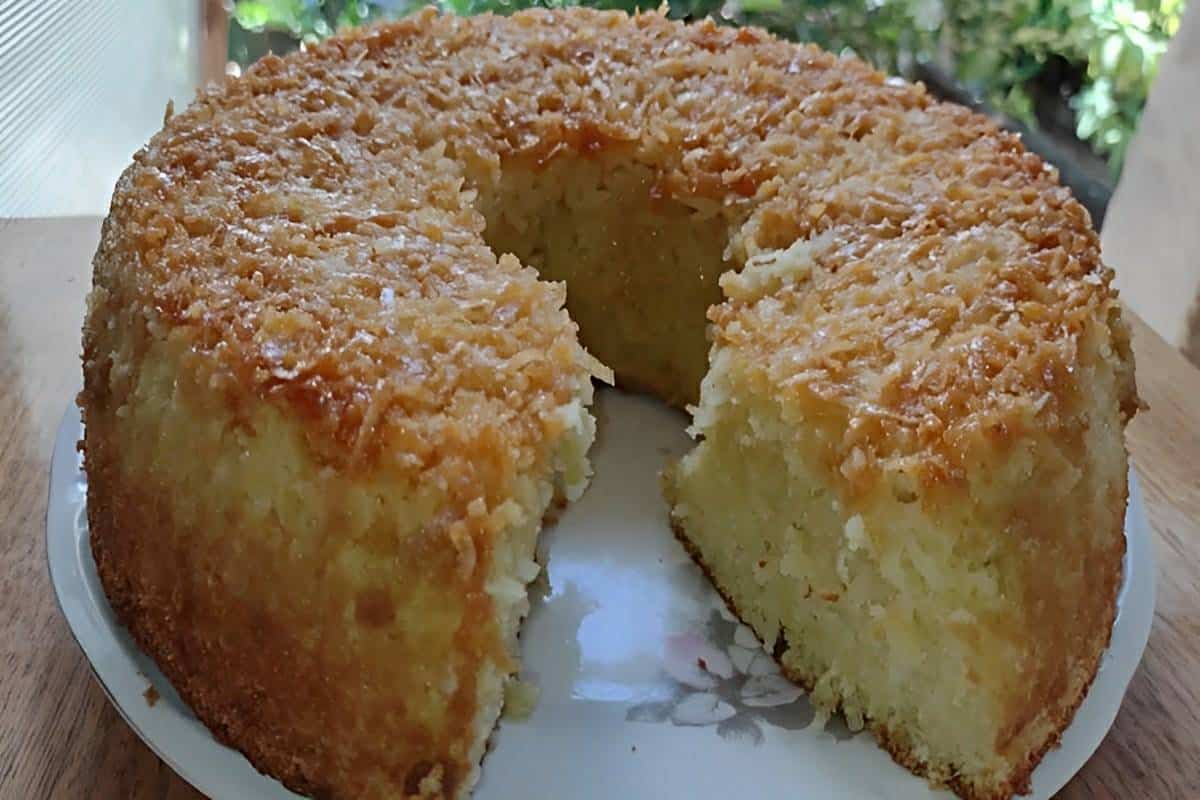 Bolo de coco caramelizado um bolo de coco maravilhoso para surpreender ...