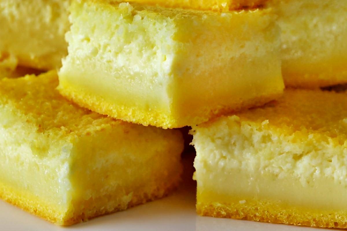 Bolo de fubá cremoso muito fácil de fazer basta bater os ingredientes ...