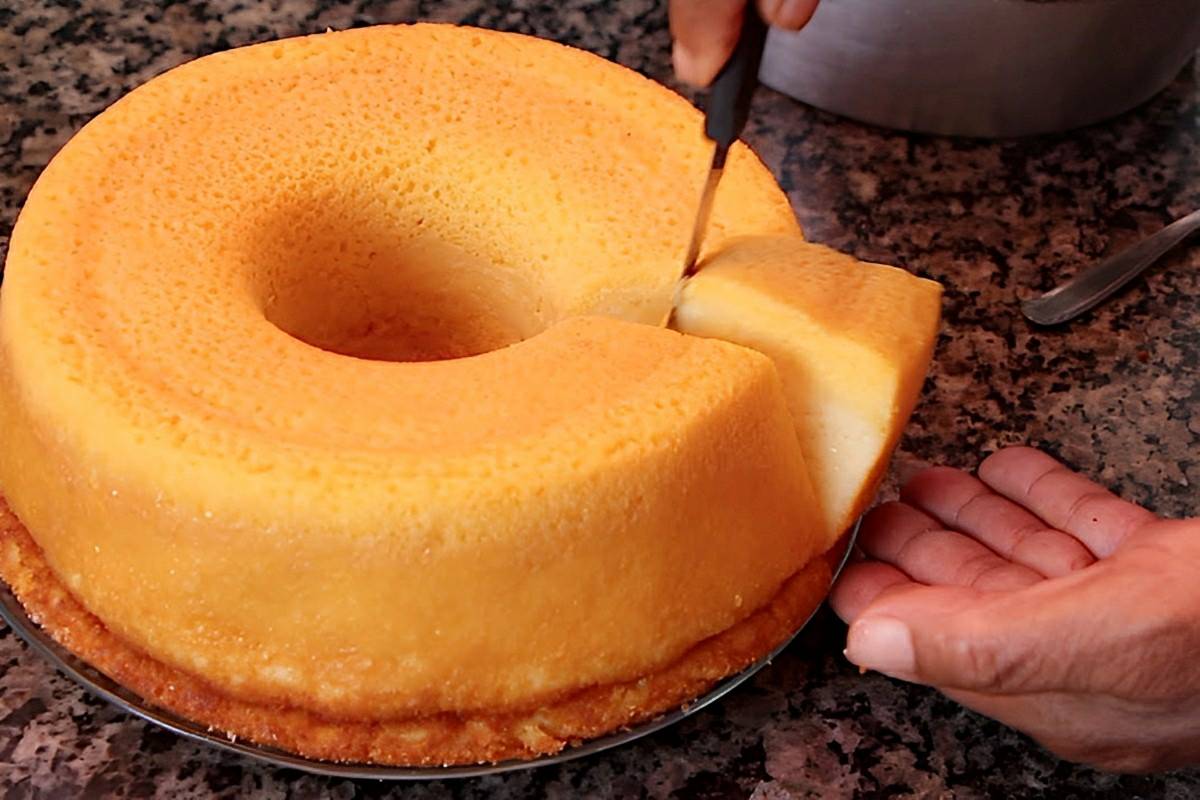 Bolo de fubá muito cremoso uma delícia para servir com café ou chá ...