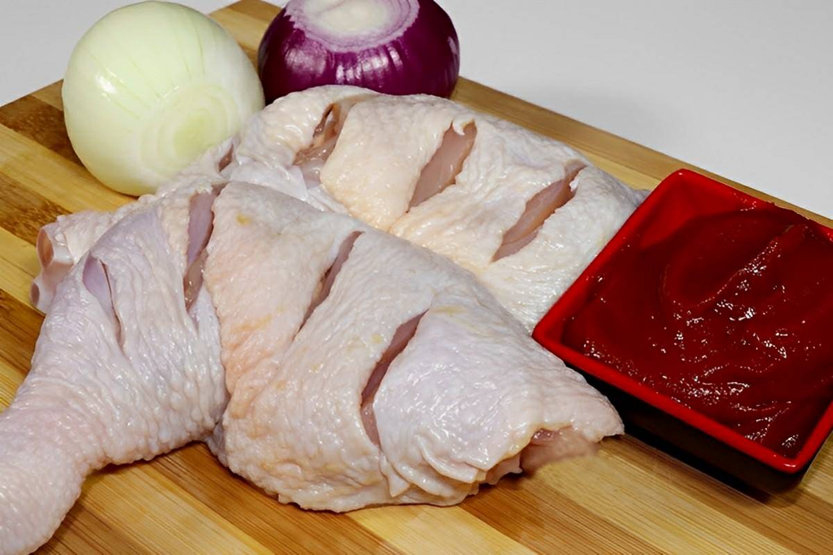 Coxa e sobrecoxa de frango de um jeito que você jamais viu muito saborosa e fácil de preparar