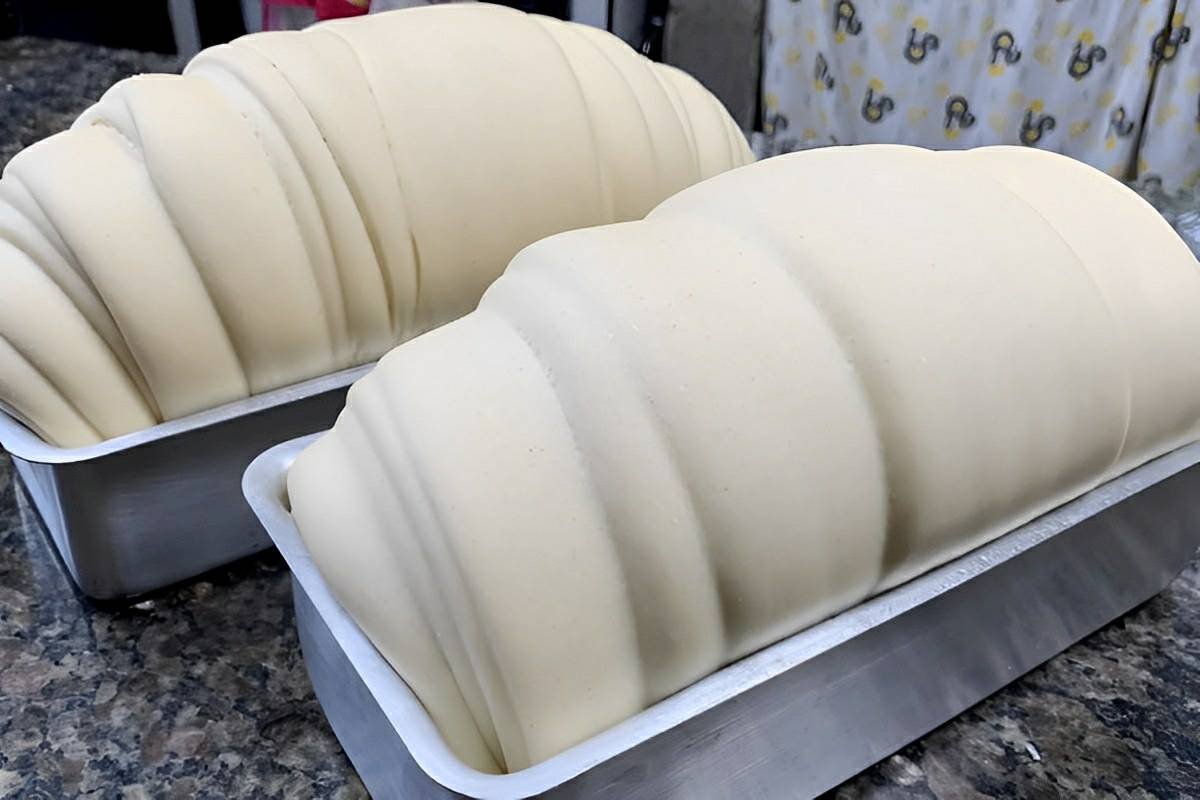 Pão caseiro macio e fofinho sem leite e sem ovos perfeito para o lanche ...