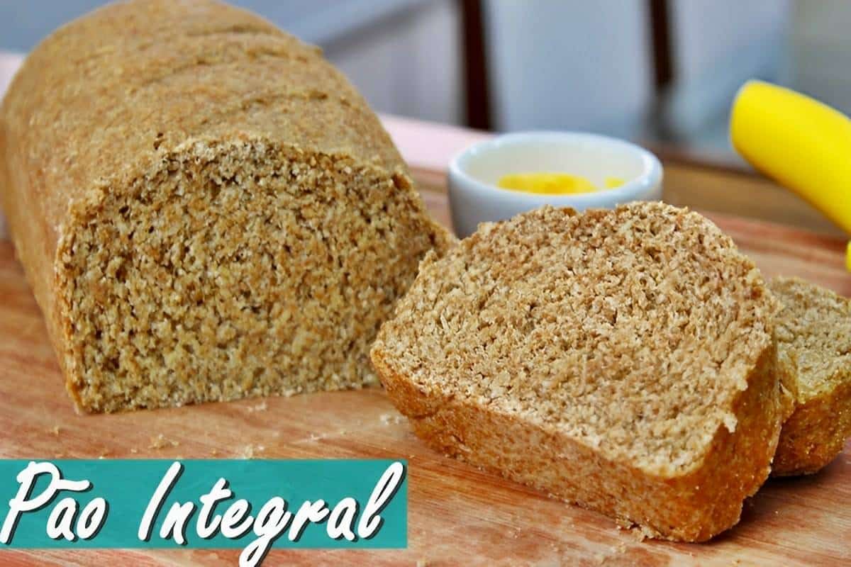 Pão integral caseiro muito fofinho e saboroso para o seu lanche da ...