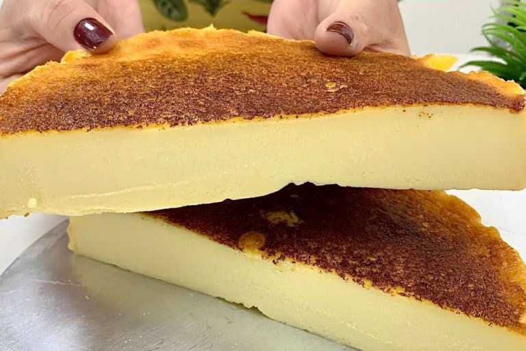 Bolo de queijo um bolo delicioso para o seu lanche da tarde ou café da ...