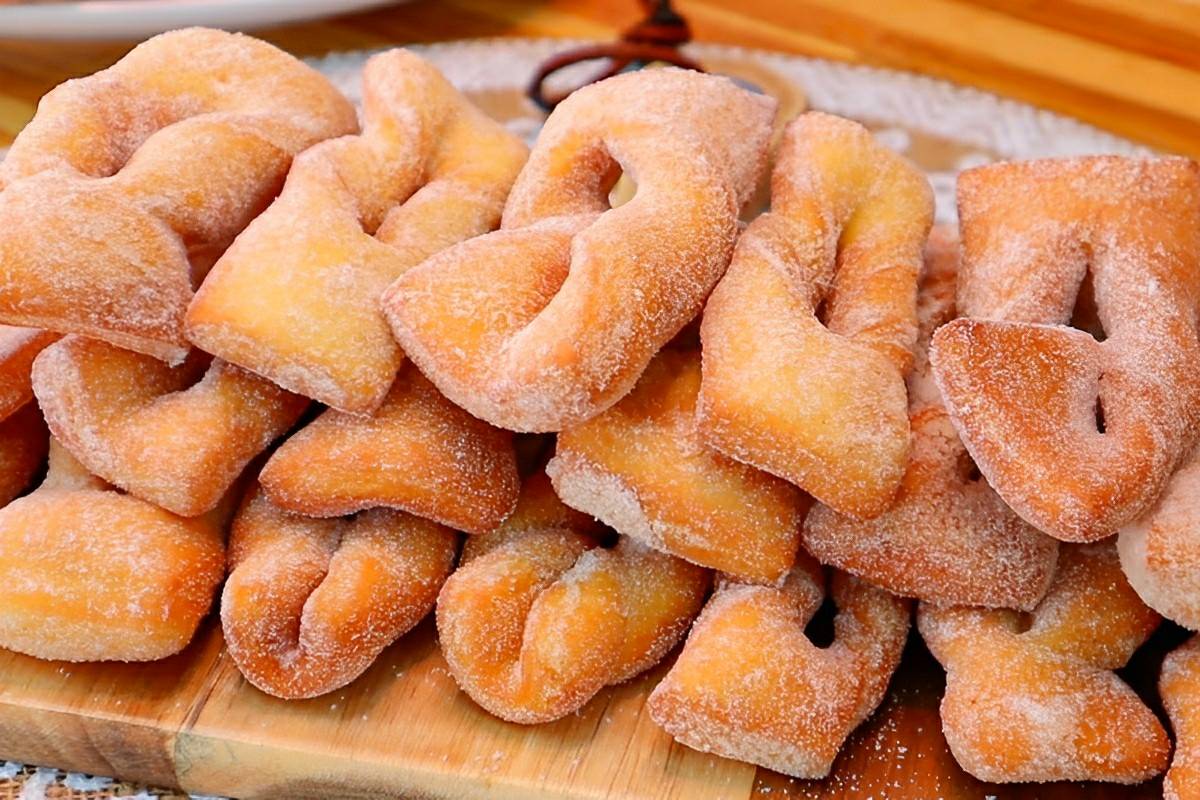 Cueca virada com açúcar e canela deliciosa e perfeita para servir com ...