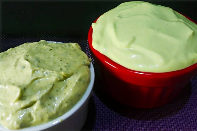 2 receitas de molho verde fáceis e deliciosas para lanches e hambúrgueres