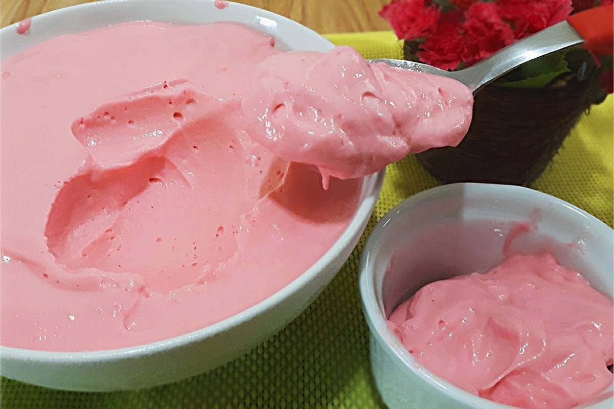 Mousse de morango com apenas 3 ingredientes super aerado e perfeito ...